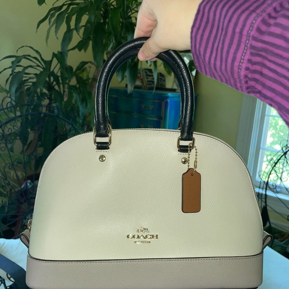 Rare Coach Bag - Discontinued Style - Gem